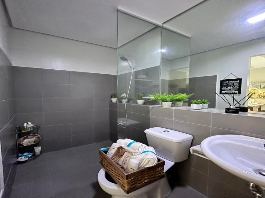 Augusta Residences: Condominium Units for Sale : Deluxe